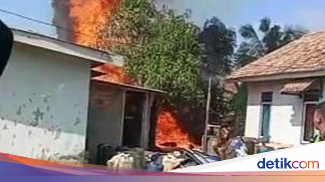 Gudang Minyak di Palembang Terbakar, Satu Orang Alami Luka Bakar