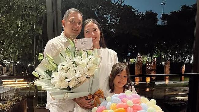 5 Potret Romantis Olivia Jensen & Sang Suami yang Jarang Terekspose - Foto 1