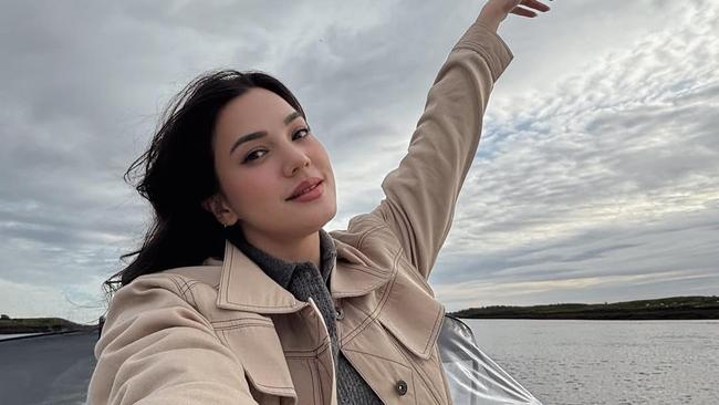 5 Potret Alice Norin Pulang Kampung ke Norwegia, Tengah Malam Masih ...