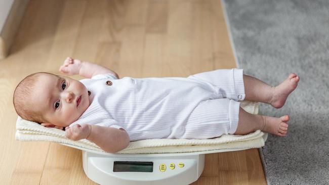 Berat Badan Normal Bayi Usia 7-12 Bulan, Bunda Perlu Tahu