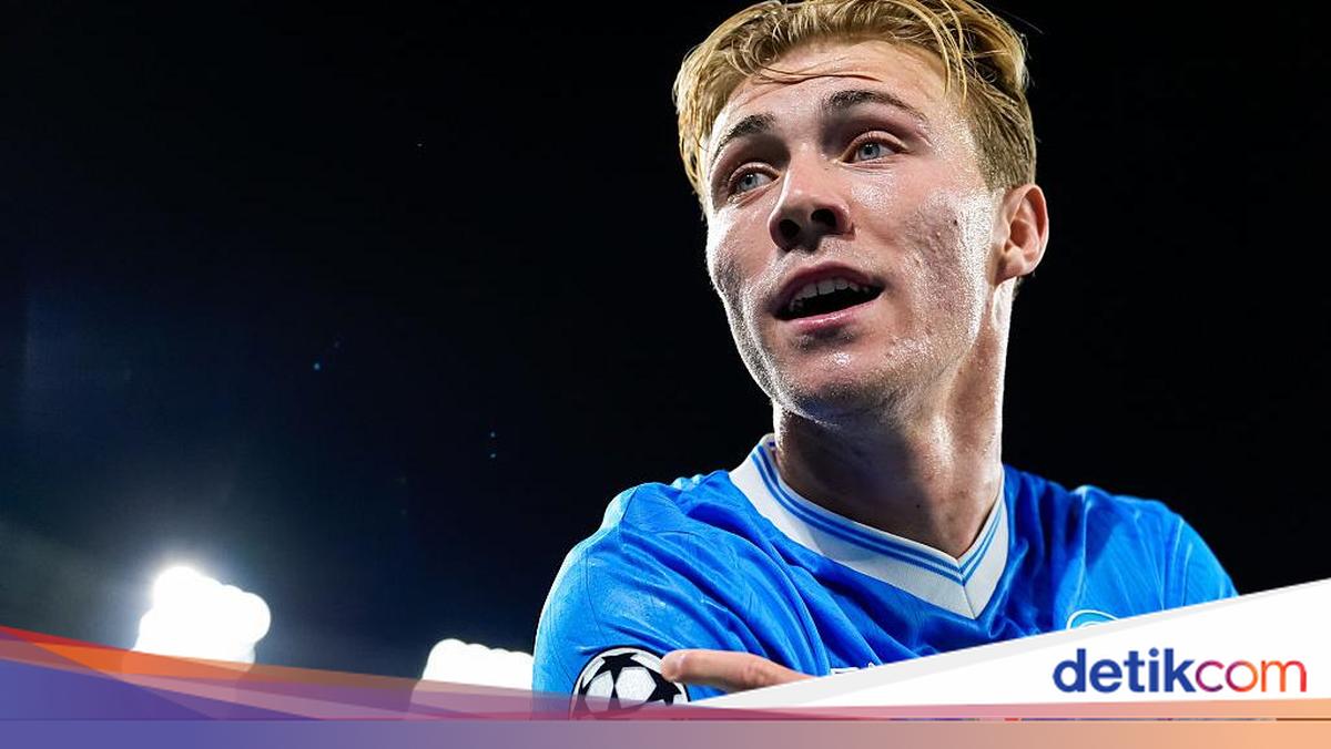 Arti Selebrasi Hojlund Nunjuk Badge Liga Champions