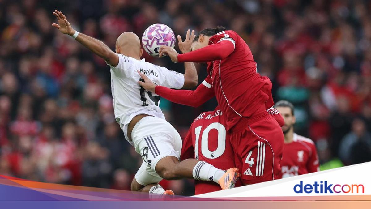 Momen Van Dijk Seruduk Lawan, Bikin Terkapar Kawan
