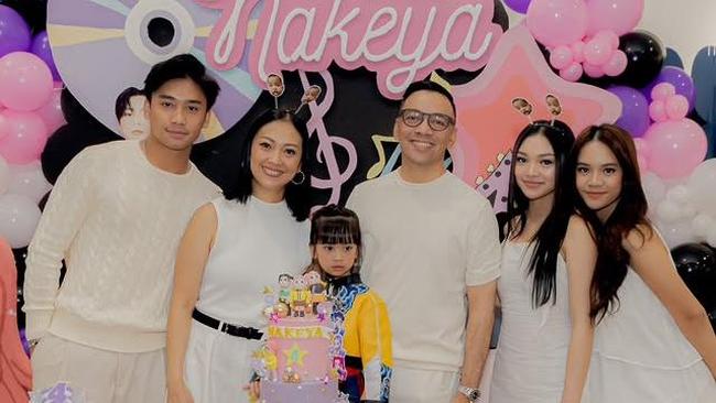 5 Potret Nakeya Ayu Anak Bungsu Nola B3 Ultah ke-4, Pilih Tema KPOP ...