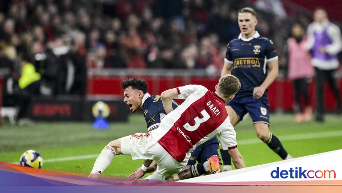 Ajax Vs Go Ahead Eagles 2-2, Dean James Cs Curi Poin di Amsterdam