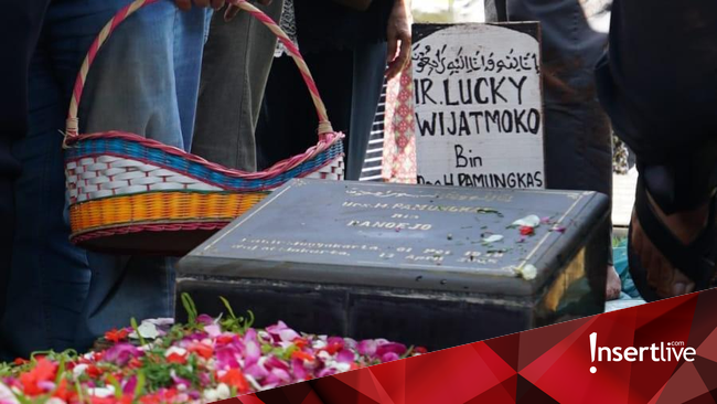 7 Potret Momen Haru Pemakaman Lucky Element di TPU Jeruk Purut - Foto 1