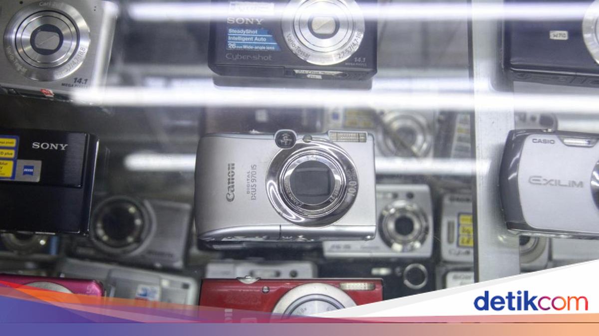 Romansa Gen Z dengan Kamera Lawas di Pasar Baru