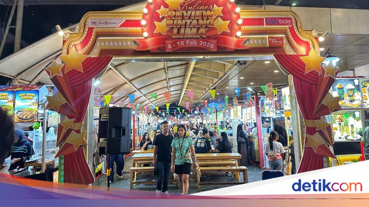 Menunggu Magrib di Blok M