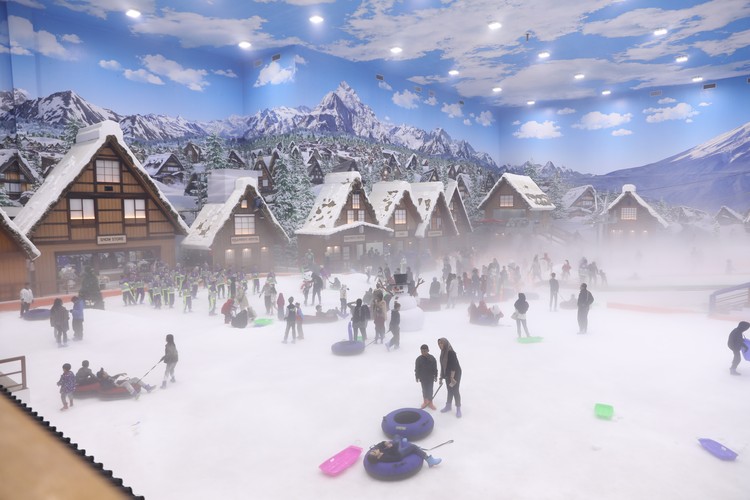 Melihat Aneka Wahana Salju di Trans Snow World Bintaro. Mana yang ...