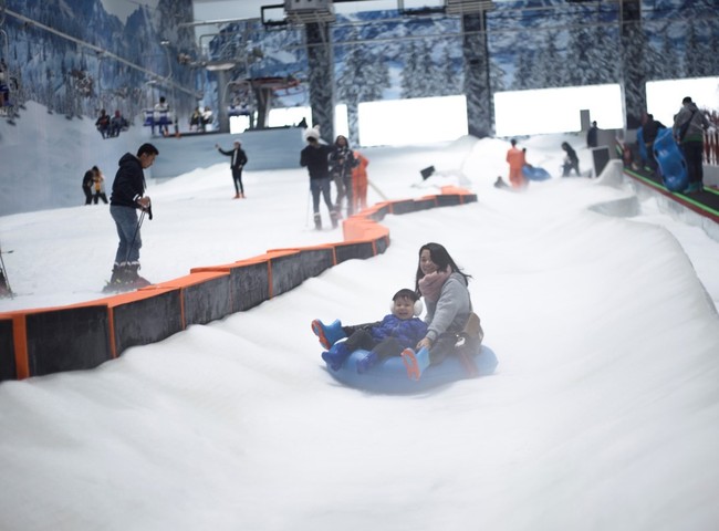 Mengintip Wahana Salju di Trans Snow World Bekasi, Mana yang Paling ...