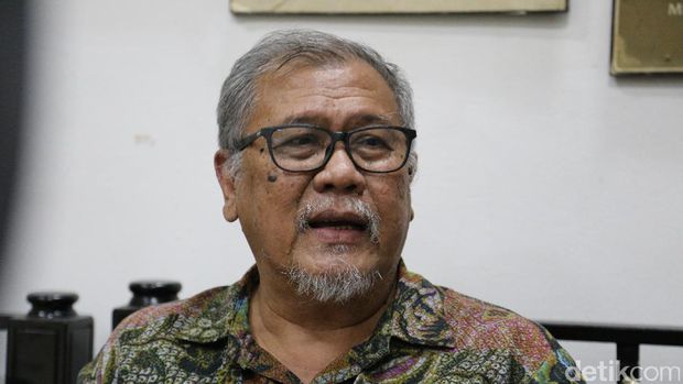 Pendiri Teater Koma Nano Riantiarno meninggal dunia pada usia 73 tahun.