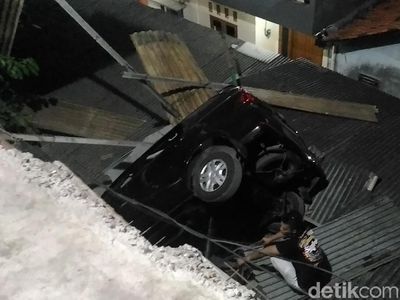 Berita Harian Kecelakaan mobil Terbaru dan Terlengkap