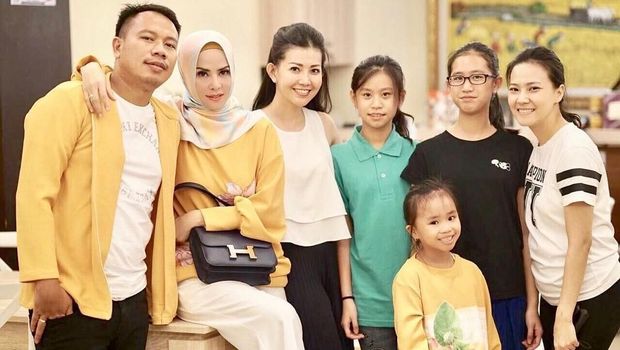 Pertikaian Vicky & Angel Lelga Dimulai Sejak 4 Bulan Nikah
