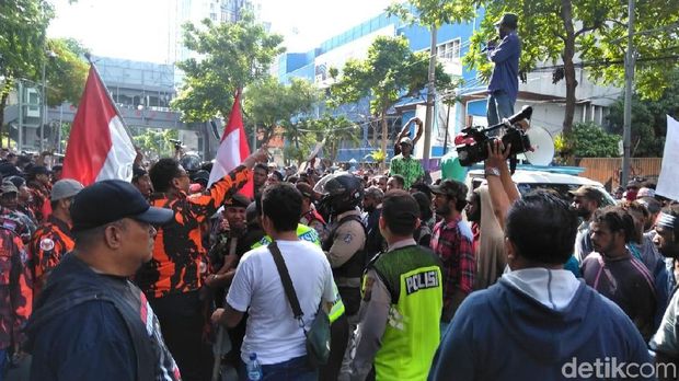 Cakrawala 37: Nasional-Demo Mahasiswa Papua Nyaris Bentrok dengan Ormas ... Cakrawala 37: Nasional-Demo Mahasiswa Papua Nyaris Bentrok dengan Ormas ...