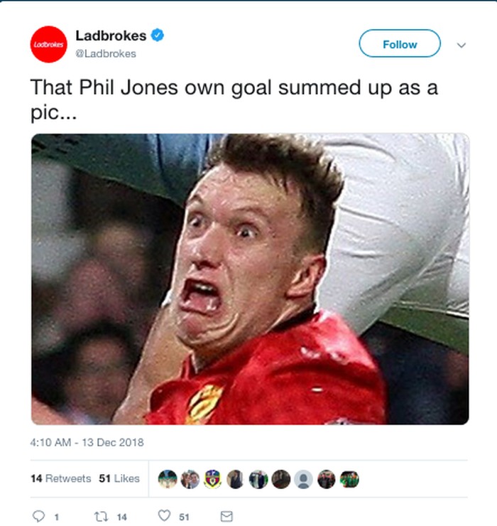 Bikin Gol Bunuh Diri, Phil Jones pun Diserbu Meme