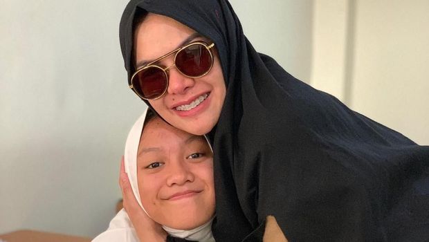 Nikita Mirzani Tersandung Kasus, Anak Sulung Beri Dukungan Nikita Mirzani Tersandung Kasus, Anak Sulung Beri Dukungan