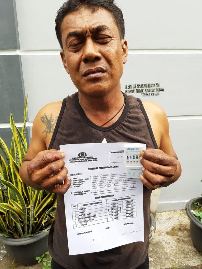 FOTO-FOTO Nunung dan Suaminya Ditangkap karena Sabu-sabu, Ini ... FOTO-FOTO Nunung dan Suaminya Ditangkap karena Sabu-sabu, Ini ...