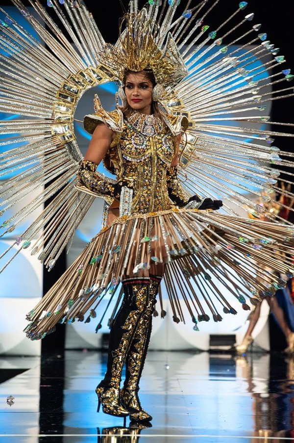 10 Kostum Nasional Miss Universe yang Bikin Heboh