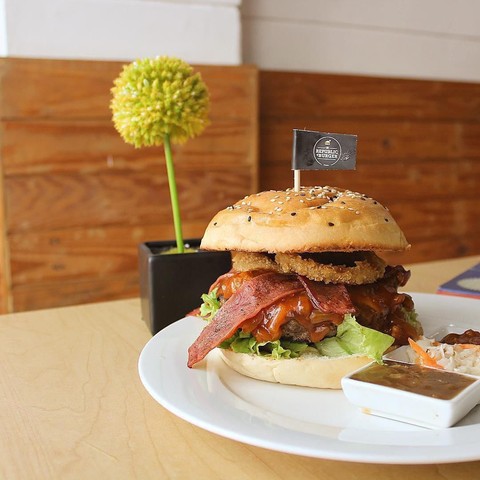 5 Resto Ini Punya Menu Burger yang Enak Banget, Dijamin Bikin Nagih!