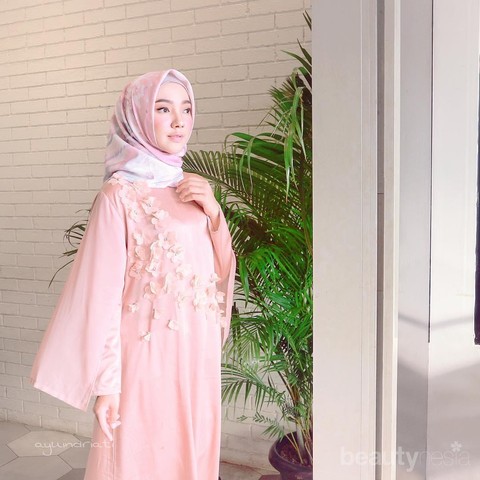 Tampil Soft dan Feminim, 5 Hijab Pattern Warna Pastel ala Selebgram Ini Bisa Jadi Inspirasi!