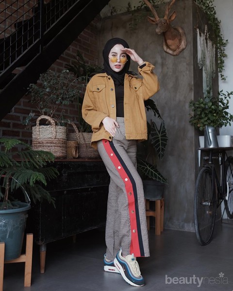 Yuk, Tampil Sporty dengan Ide Look Hijab Menggunakan Track Pants