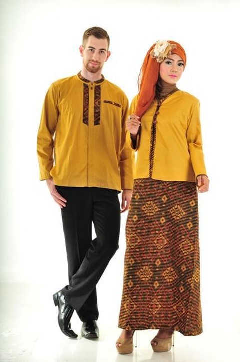 Ladies, Ini Dia 5 Gaya Batik Modern Muslimah Couple yang Cocok Buat ...