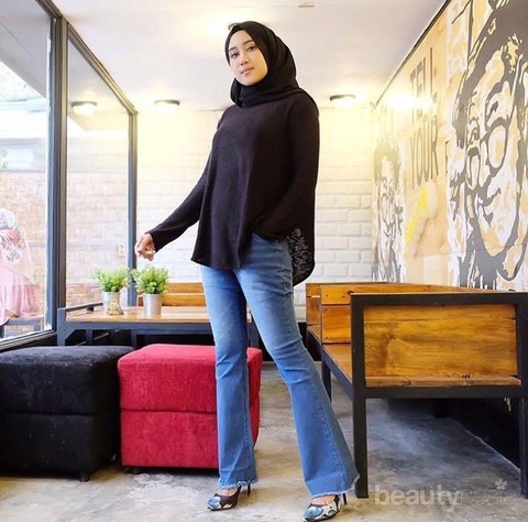 Simple dan Tetap Styish, Begini 5 Inspirasi Mix n' Match Celana Cutbray Untuk ke Kampus