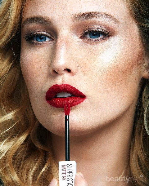 Selalu Gagal Pakai Lipstik Warna Merah? Ikuti 6 Tips Berikut Agar ...