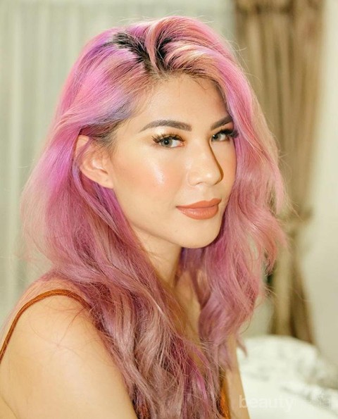 Tampil Beda di Tahun Baru, Coba 9 Warna Rambut ala Andrea Gunawan