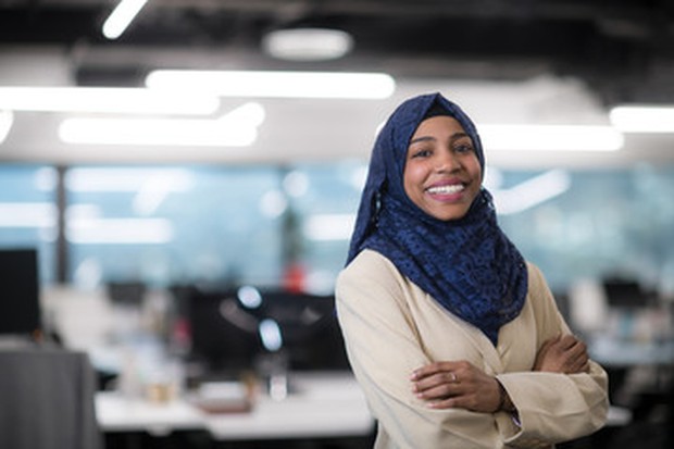 Ingin Tampil dengan Style Hijab Feminine Saat ke Kantor? Yuk, Intip ... Ingin Tampil dengan Style Hijab Feminine Saat ke Kantor? Yuk, Intip ...