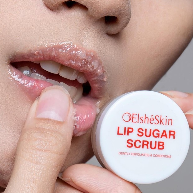 7 Produk Mencerahkan Bibir Gelap Jadi Pink Alami