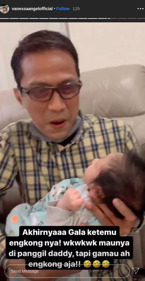 Ayah Vanessa Angel Akhirnya Jenguk Sang Cucu Ayah Vanessa Angel Akhirnya Jenguk Sang Cucu