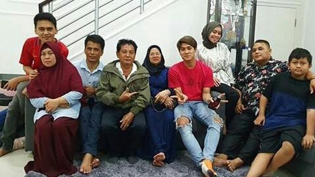 Ayah Lesti Hapus Foto Kebersamaan dengan Keluarga Rizky Billar, Ada Apa? Ayah Lesti Hapus Foto Kebersamaan dengan Keluarga Rizky Billar, Ada Apa?