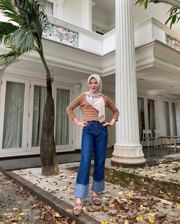Simple & Chic, Intip 5 Inspirasi Gaya Hijab Ayana Moon