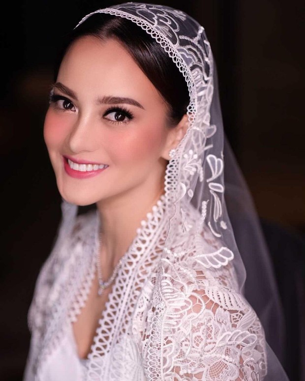 Cantiknya Ririn Ekawati dengan Gaun Pengantin Vintage di Hari Pernikahan Cantiknya Ririn Ekawati dengan Gaun Pengantin Vintage di Hari Pernikahan