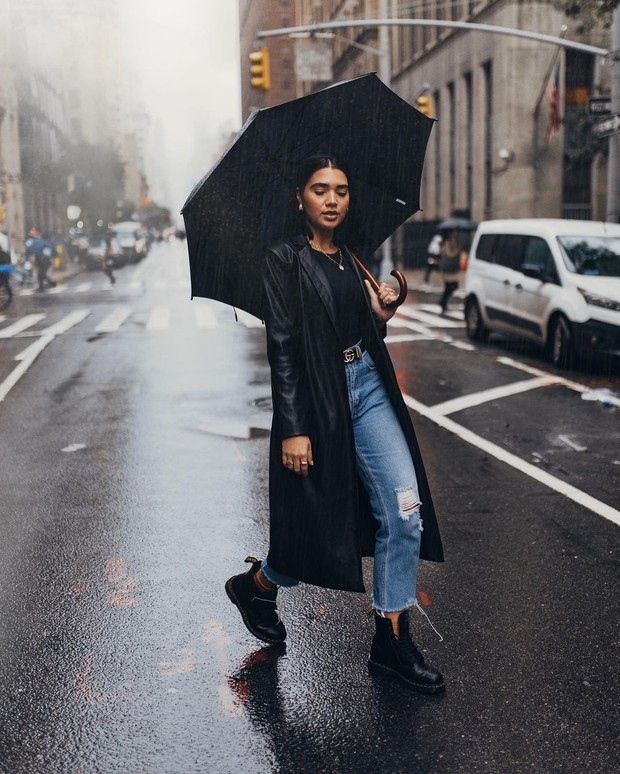 Tetap Stylist di Musim Hujan, Ini 5 Pilihan Outfit yang Cocok untuk Kamu