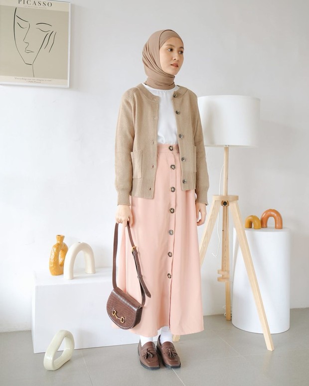 Stunning! Ini 5 Inspirasi Outfit Hijab Pastel Tone Menawan ala Selebgram