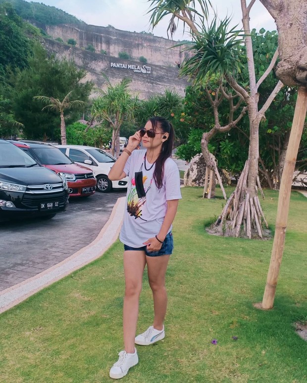 Potret Cantik Lenny, Seleb Tiktok yang Mirip Iis Dahlia Potret Cantik Lenny, Seleb Tiktok yang Mirip Iis Dahlia
