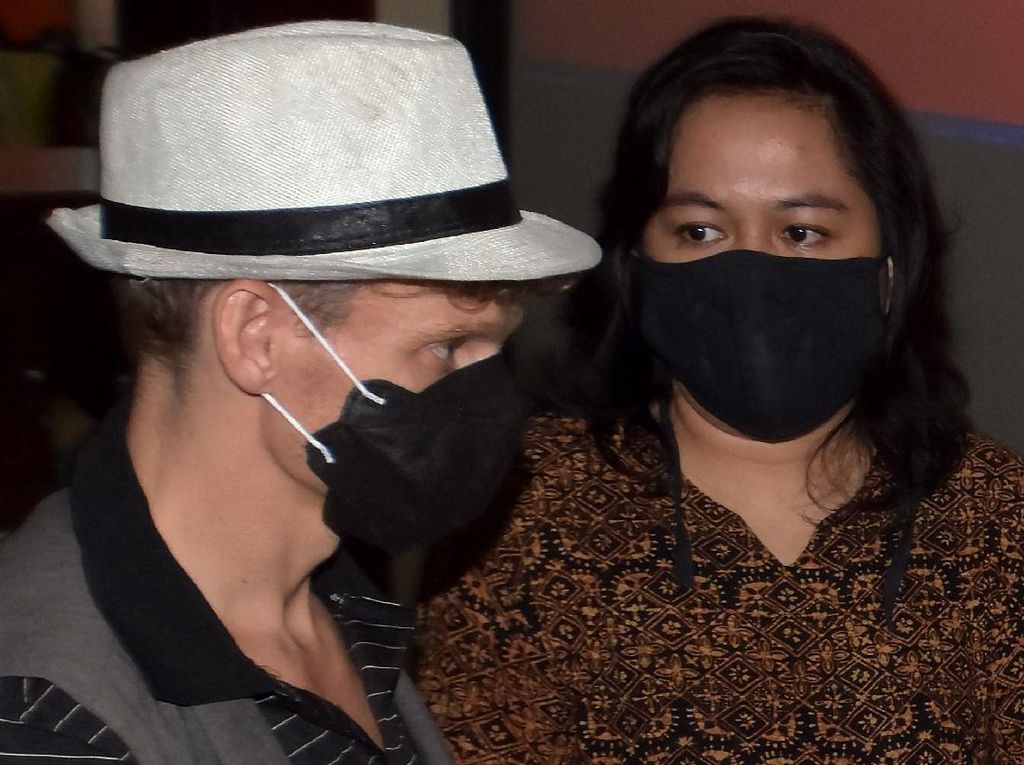 Berita Dan Informasi Bule Lukis Masker Terkini Dan Terbaru Hari Ini