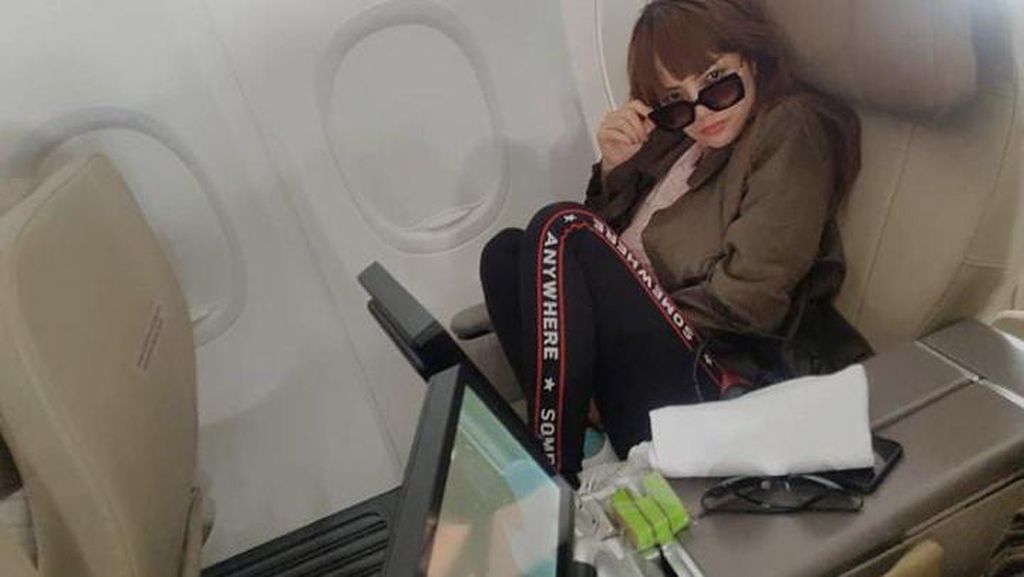 Berita Dan Informasi Dinar Candy Pakai Bikini Di Jalan Terkini Dan Terbaru Hari Ini Detikcom
