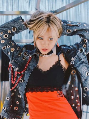 ITZY Rilis MV LOCO, Para Member Tampil dengan Konsep Bold dan Colorful!