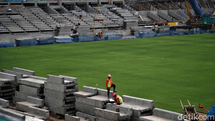 Penampakan Jakarta International Stadium Setelah Dipasang Rumput
