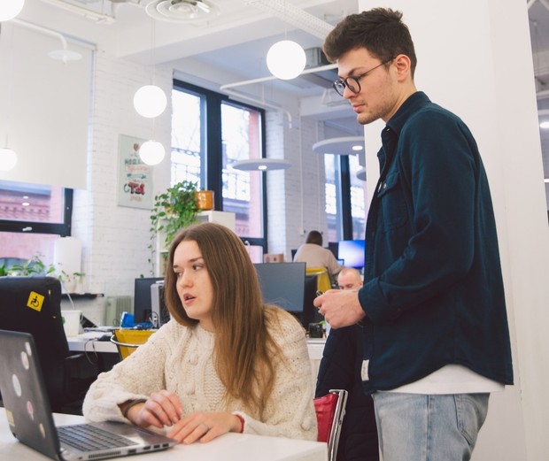 6 Fakta Pelecehan Seksual di Tempat Kerja: Perilaku Mesum pun Termasuk!