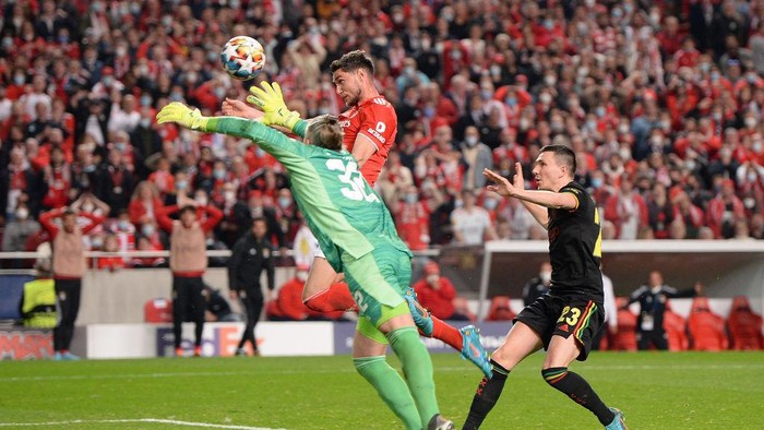 Sengit! Benfica Vs Ajax Imbang 2-2 Sengit! Benfica Vs Ajax Imbang 2-2