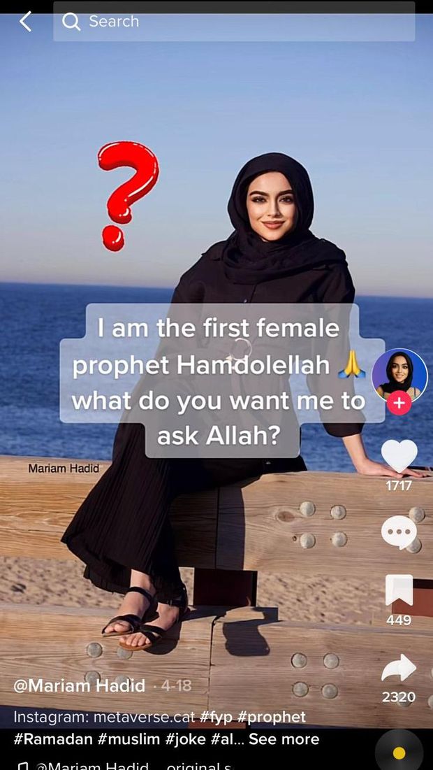 Ngaku Jadi Nabi Wanita Pertama & Salat Pakai Kostum, Wanita Ini Dikecam