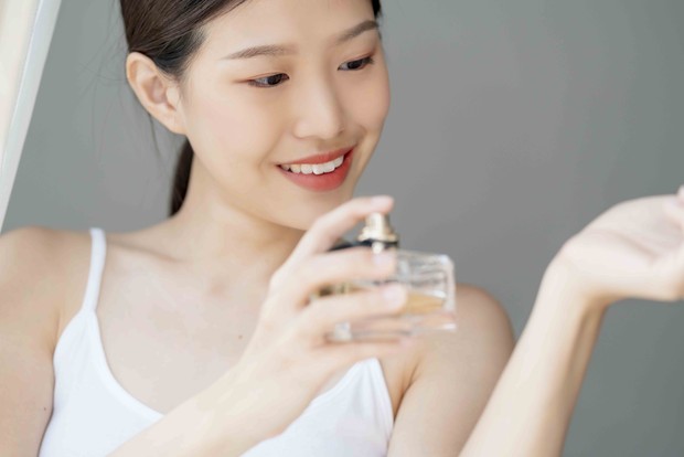 Ikuti Trik Ini Agar Wangi Parfum Bisa Awet Seharian yuk, Bauties! Ikuti Trik Ini Agar Wangi Parfum Bisa Awet Seharian yuk, Bauties!