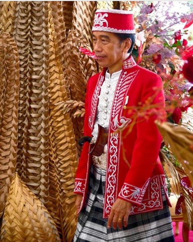 4 Fakta Menarik Pakaian Adat Dolomani yang Dikenakan Presiden Jokowi ...