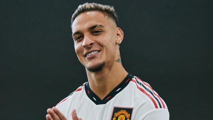 5 'Bisnis Rugi' MU, Antony Nomor 2