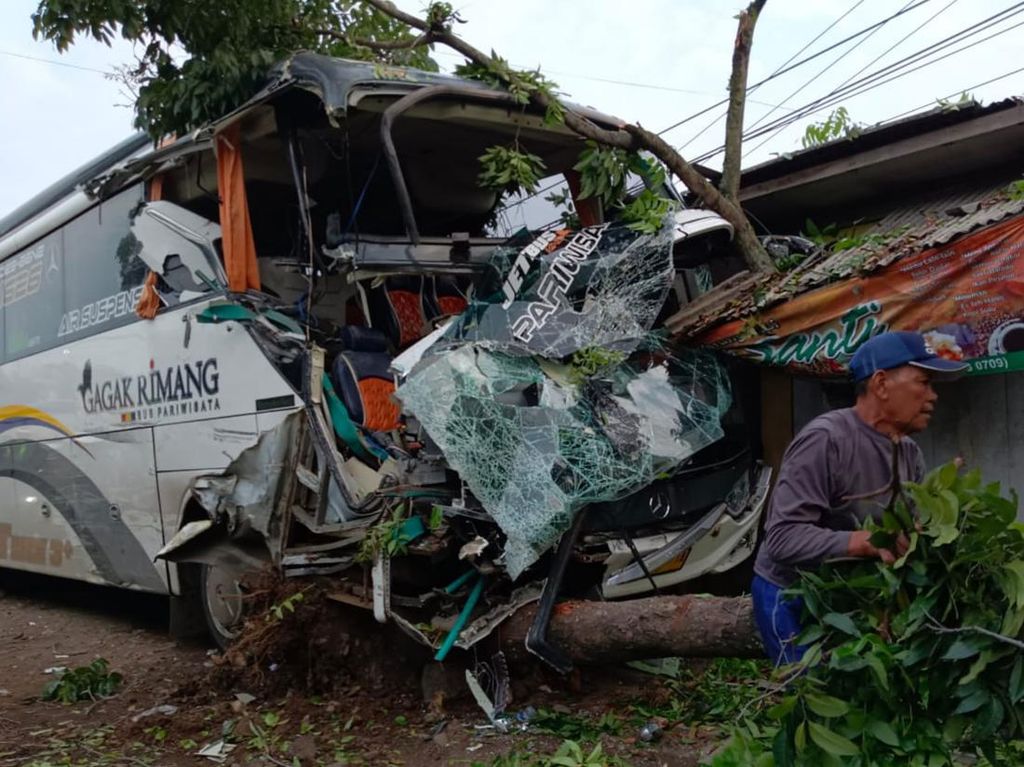 Berita Dan Informasi Kecelakaan Bus Pariwisata Terkini Dan Terbaru Hari
