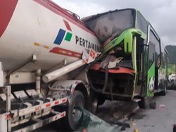 Berita dan Informasi Tabrakan bus restu truk pertamina Terkini dan Terbaru Hari ini - detikcom