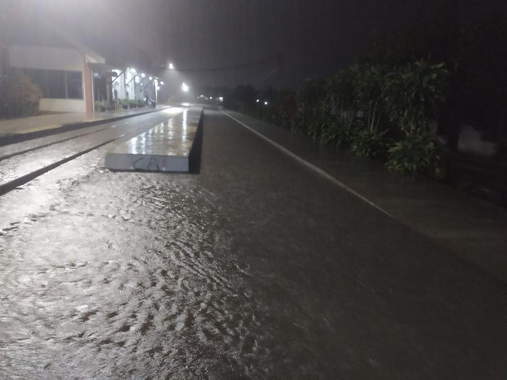 Berita dan Informasi Rel kereta api leles terendam banjir Terkini dan ... Berita dan Informasi Rel kereta api leles terendam banjir Terkini dan ...